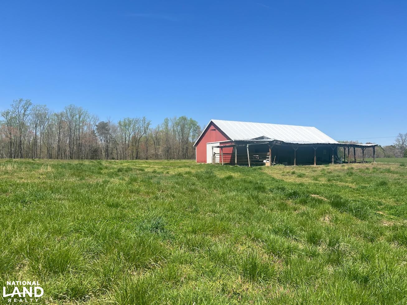 Small Farm with Large Outbuildings in Cumberland County, Virginia (28 ...