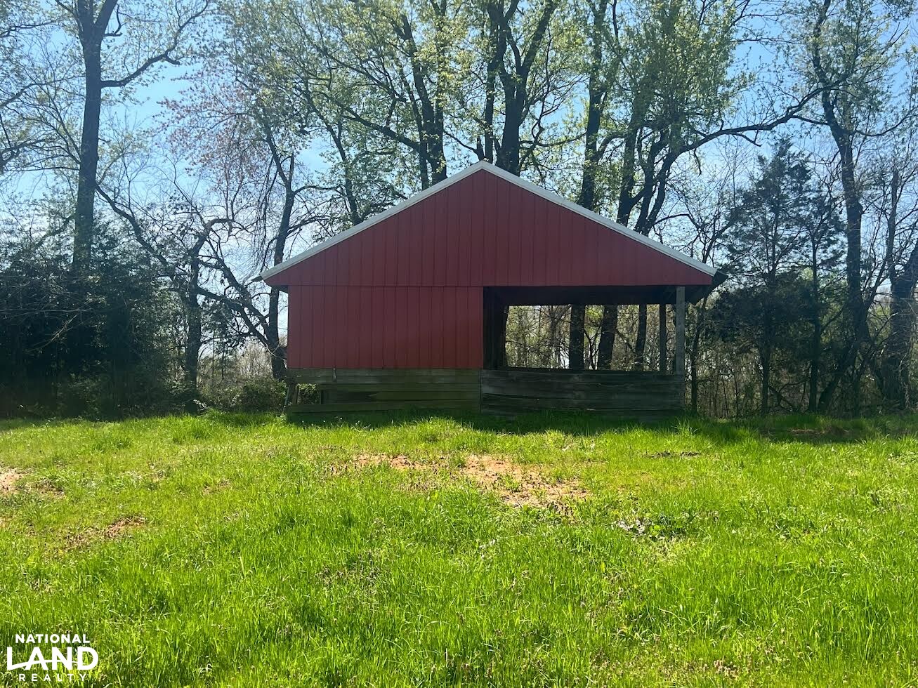 Small Farm with Large Outbuildings in Cumberland County, Virginia (28 ...